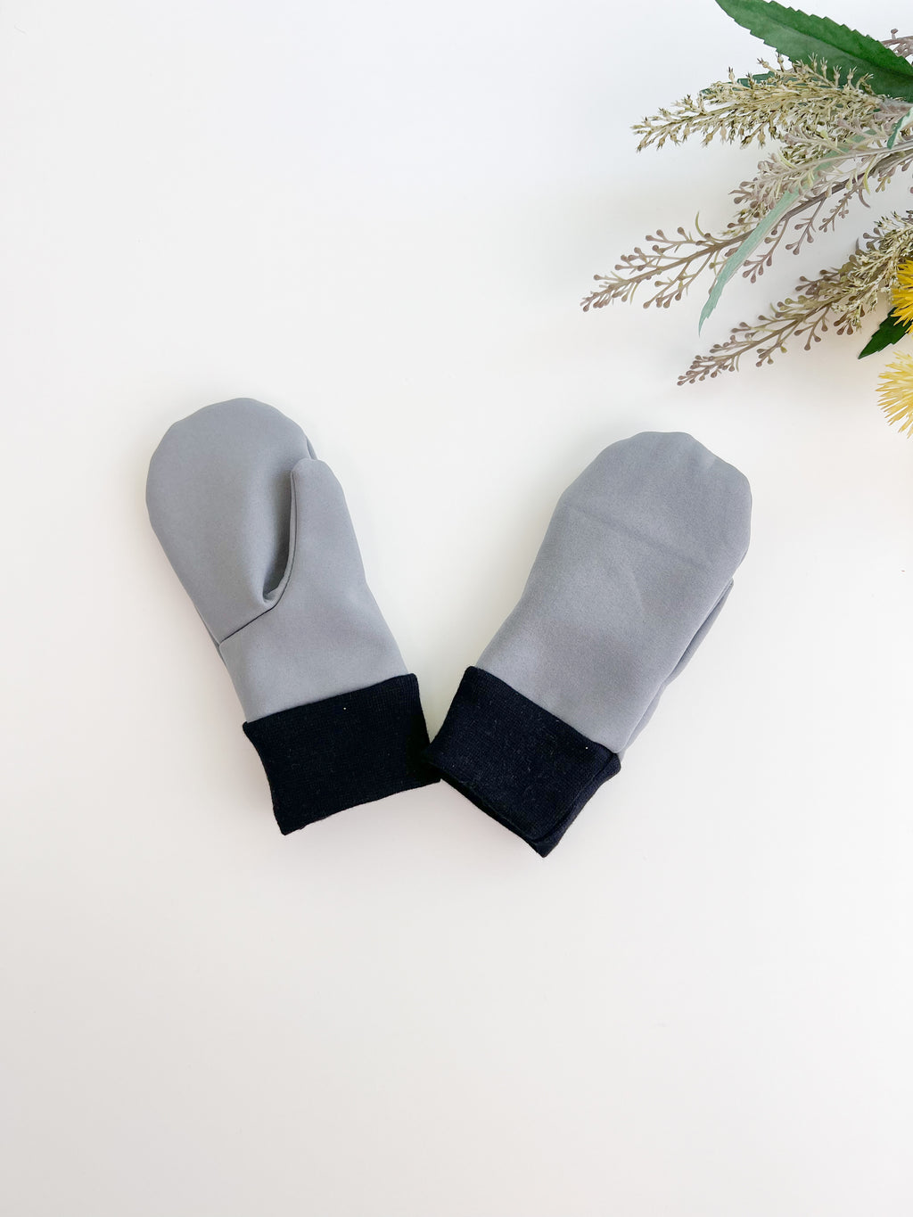 Softshell Baby Mittens in Gray – Warm & Windproof